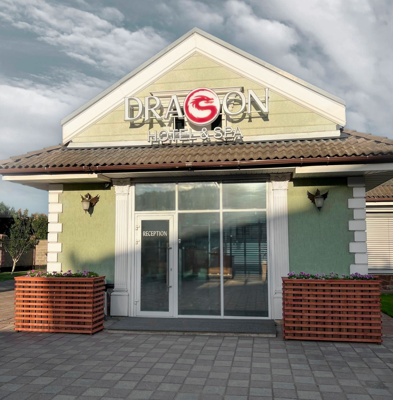 Отель Dragon Spa шикарный отель в центре Вологды со SPA комплексом 16+